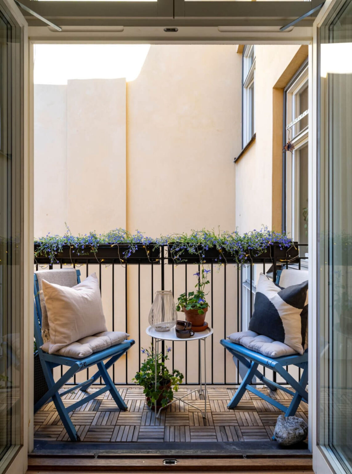 Wallpapers and Blue Tones in a Cozy Turn-of-the-Century Home - The Nordroom