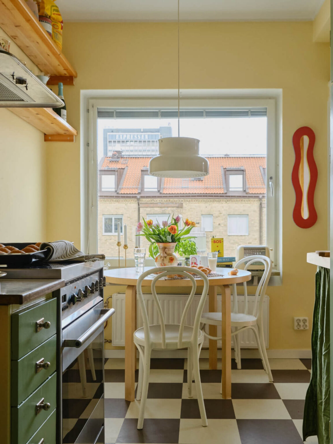 A Colorful 1940s Apartment with Original Elements - The Nordroom