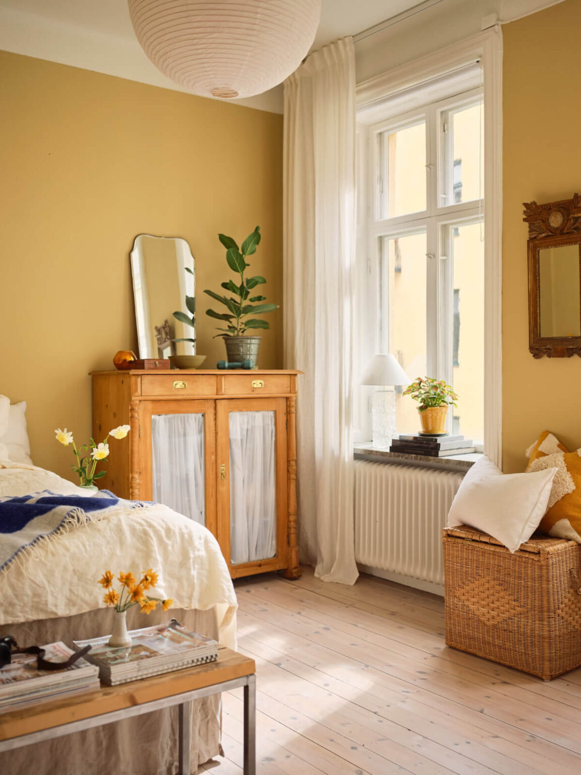 A Cozy, Tiny Apartment with a Golden Yellow Bedroom - The Nordroom