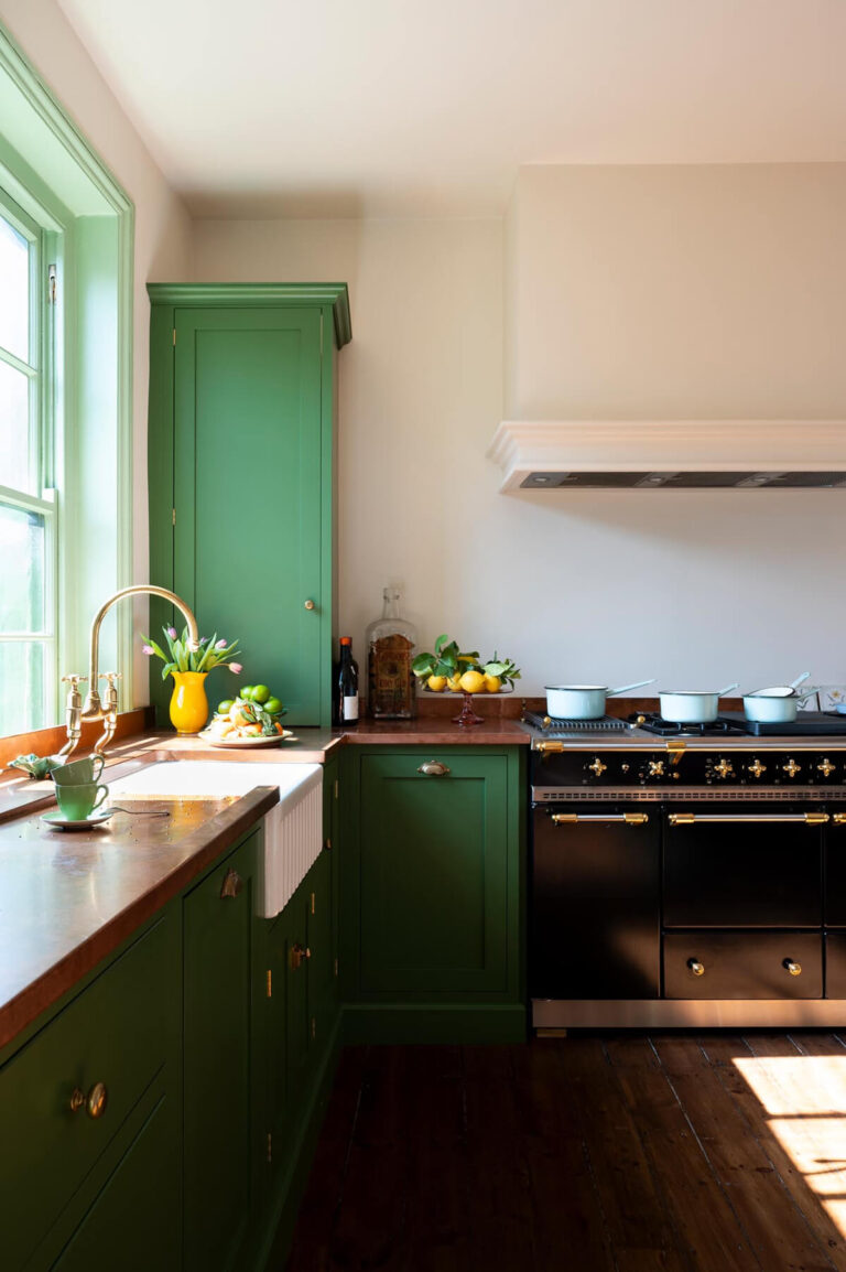 A Small, Green deVOL Kitchen in a 17th-Century London Mews House - The ...
