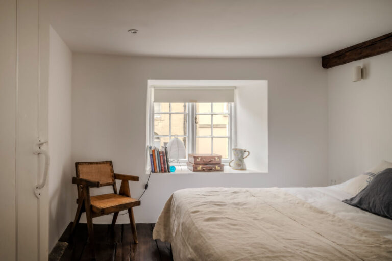 White-Washed Walls and Rustic Elements in a 17th Century Townhouse ...