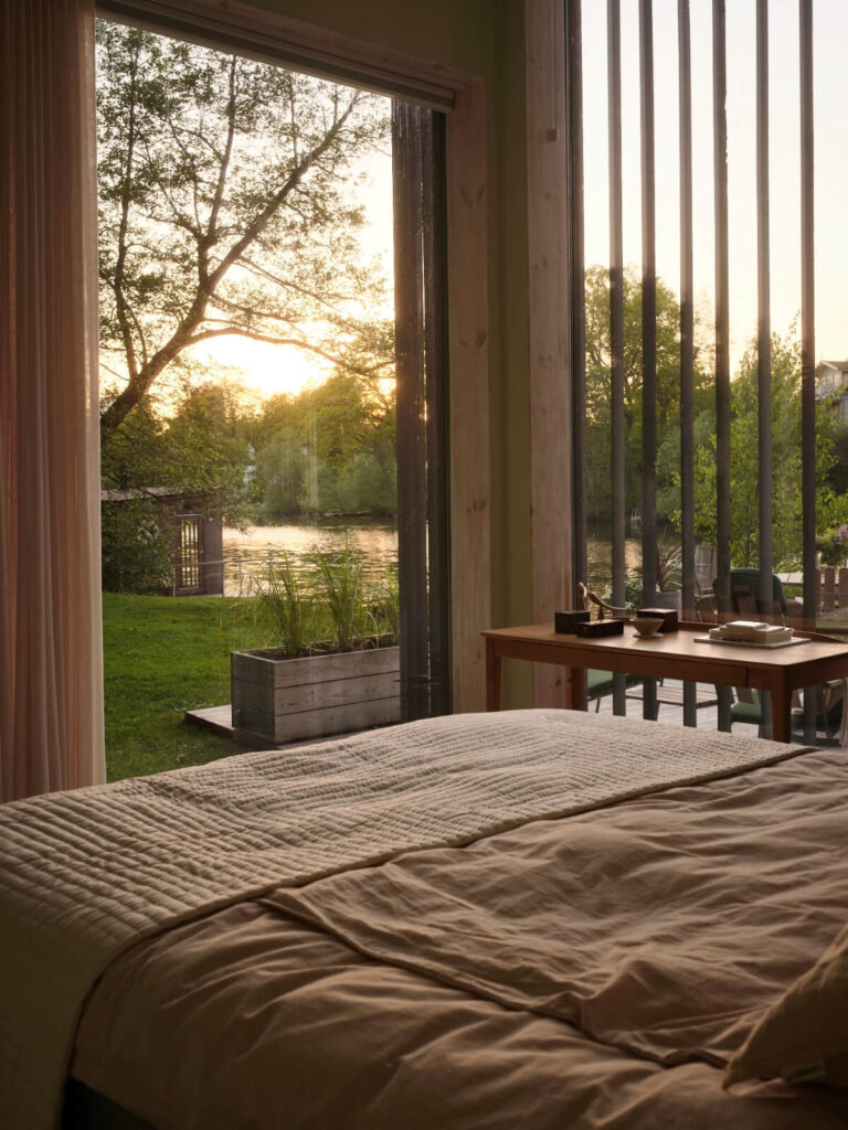 This Extended 19th Century Lakeside House is a Green Oasis in the City ...