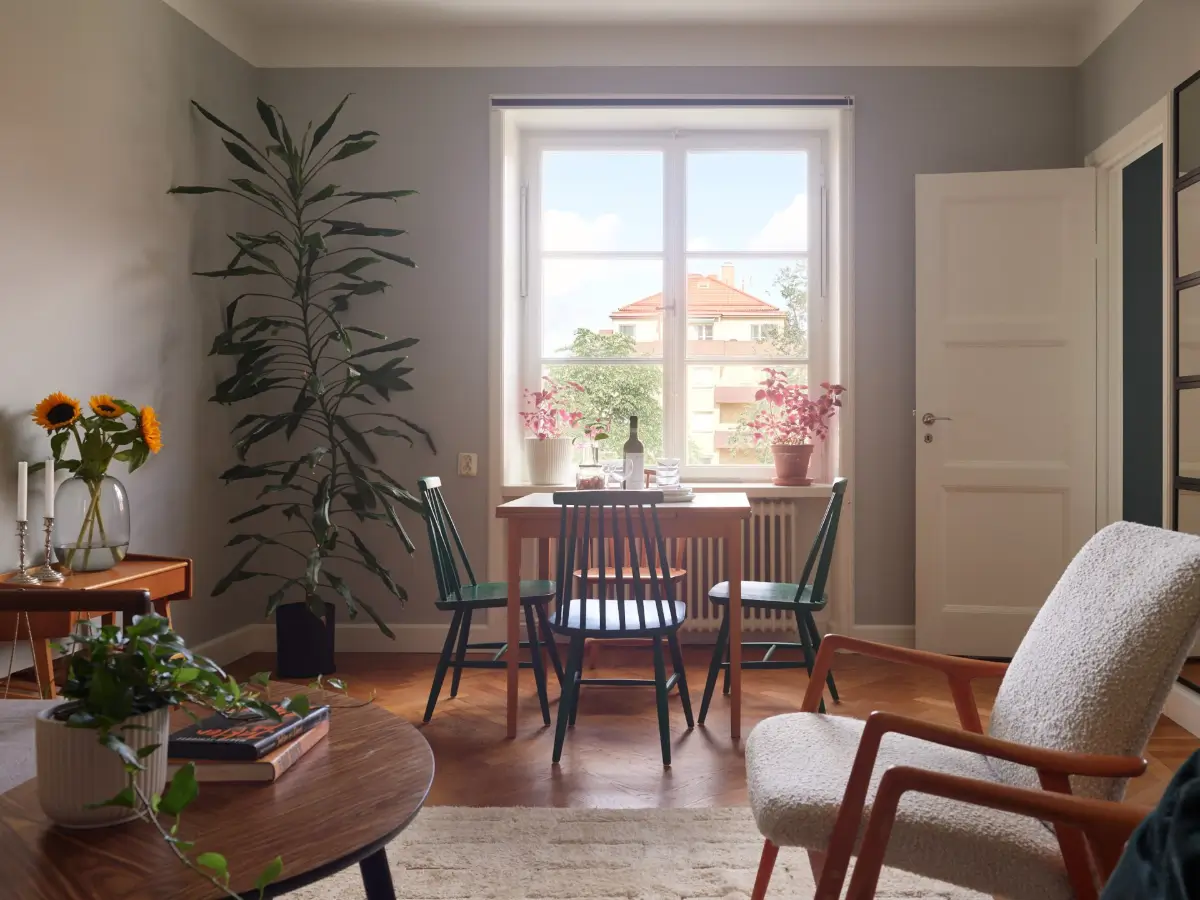 Midcentury Furniture & a Dark Blue Bedroom in a 1930s Apartment - The ...