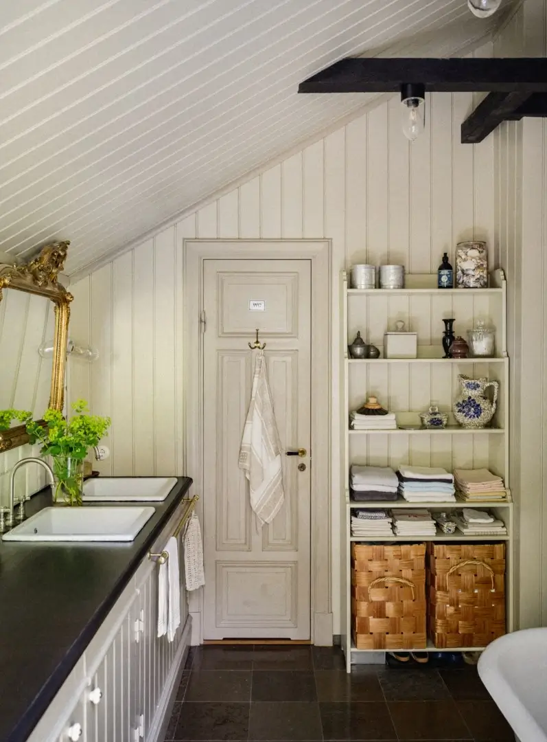 A Beautiful Pink Villa Overlooking the Stockholm Archipelago - The Nordroom