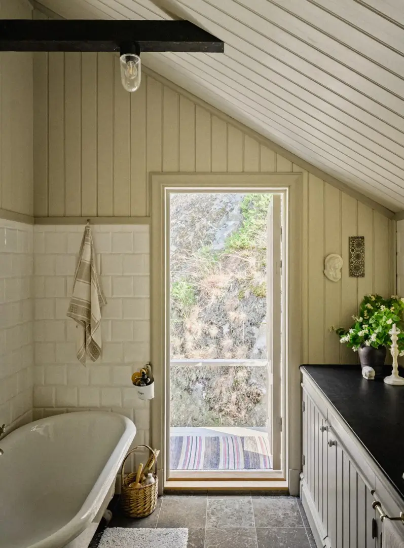 A Beautiful Pink Villa Overlooking the Stockholm Archipelago - The Nordroom