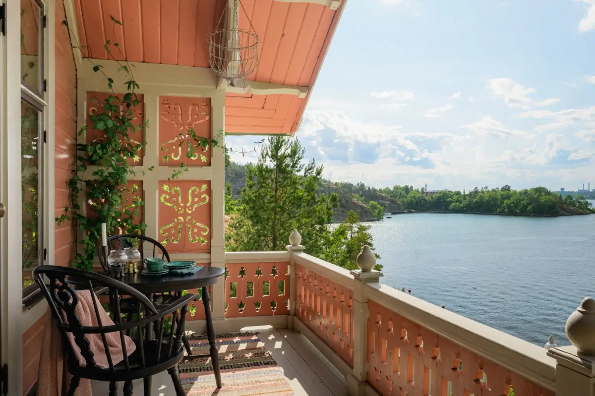 A Beautiful Pink Villa Overlooking the Stockholm Archipelago - The Nordroom