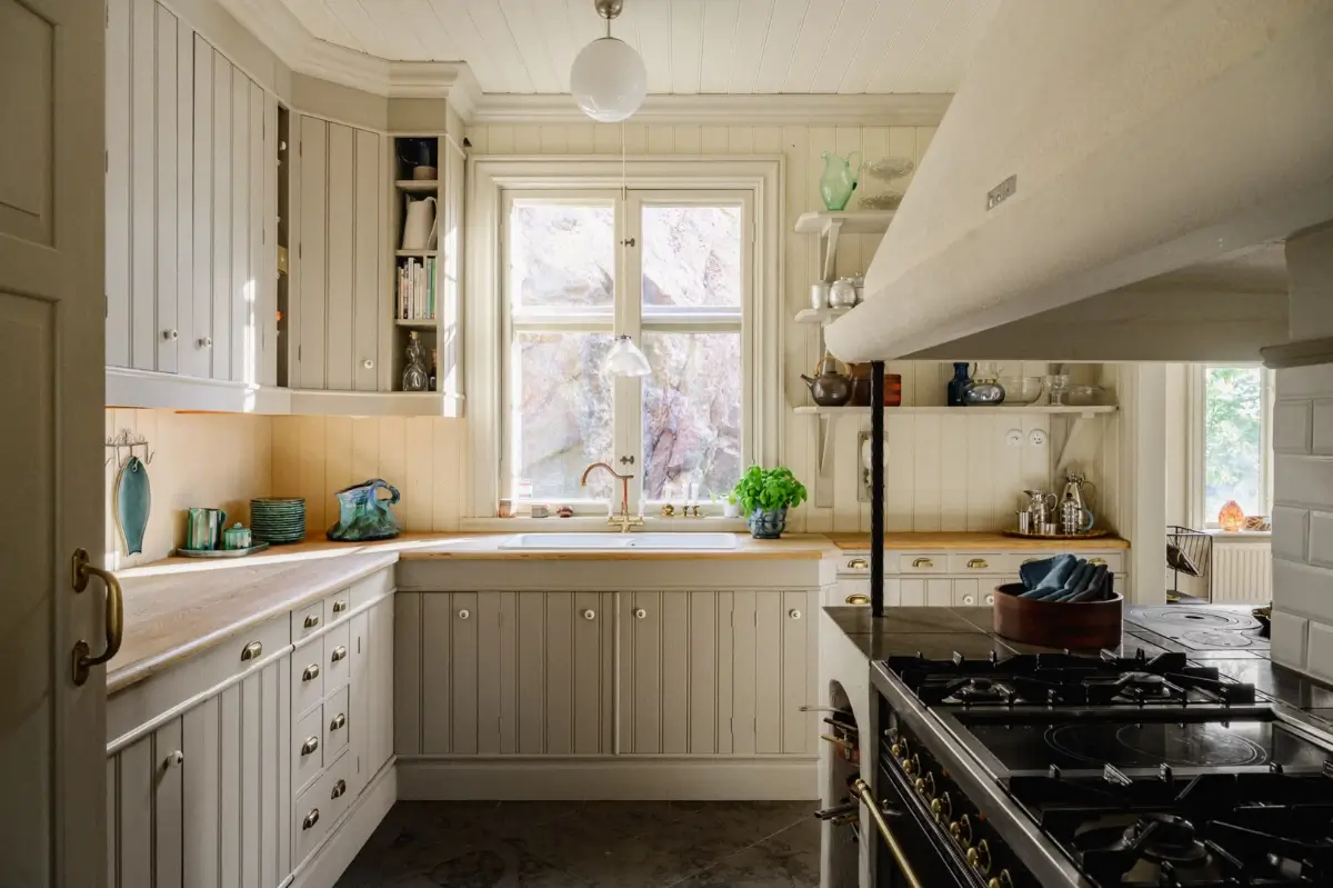 A Beautiful Pink Villa Overlooking the Stockholm Archipelago - The Nordroom