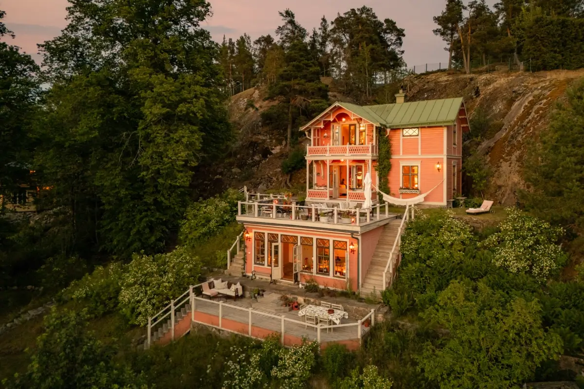 A Beautiful Pink Villa Overlooking the Stockholm Archipelago - The Nordroom