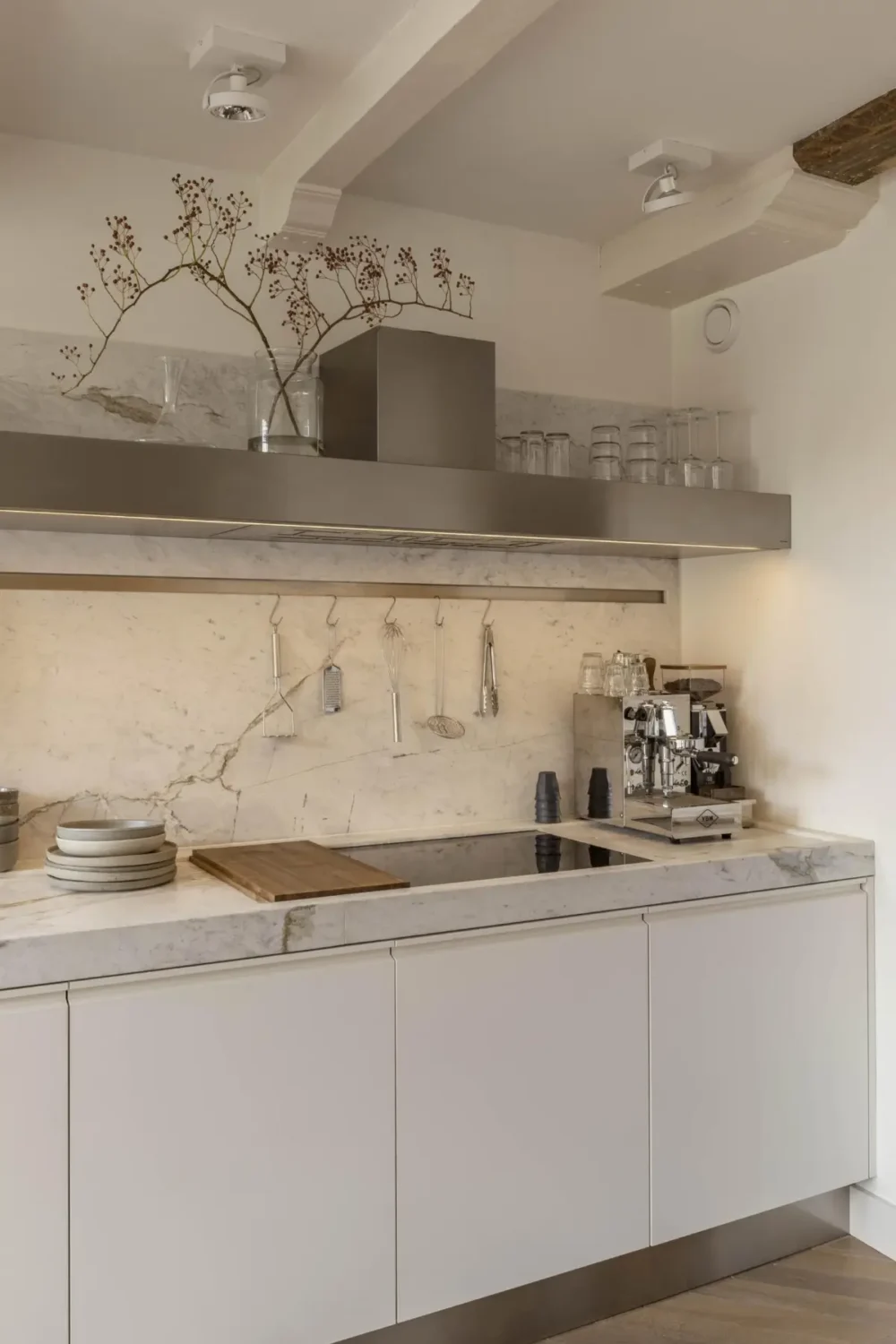 A Small, Elegant Apartment in a 19th-Century Amsterdam Canal House ...