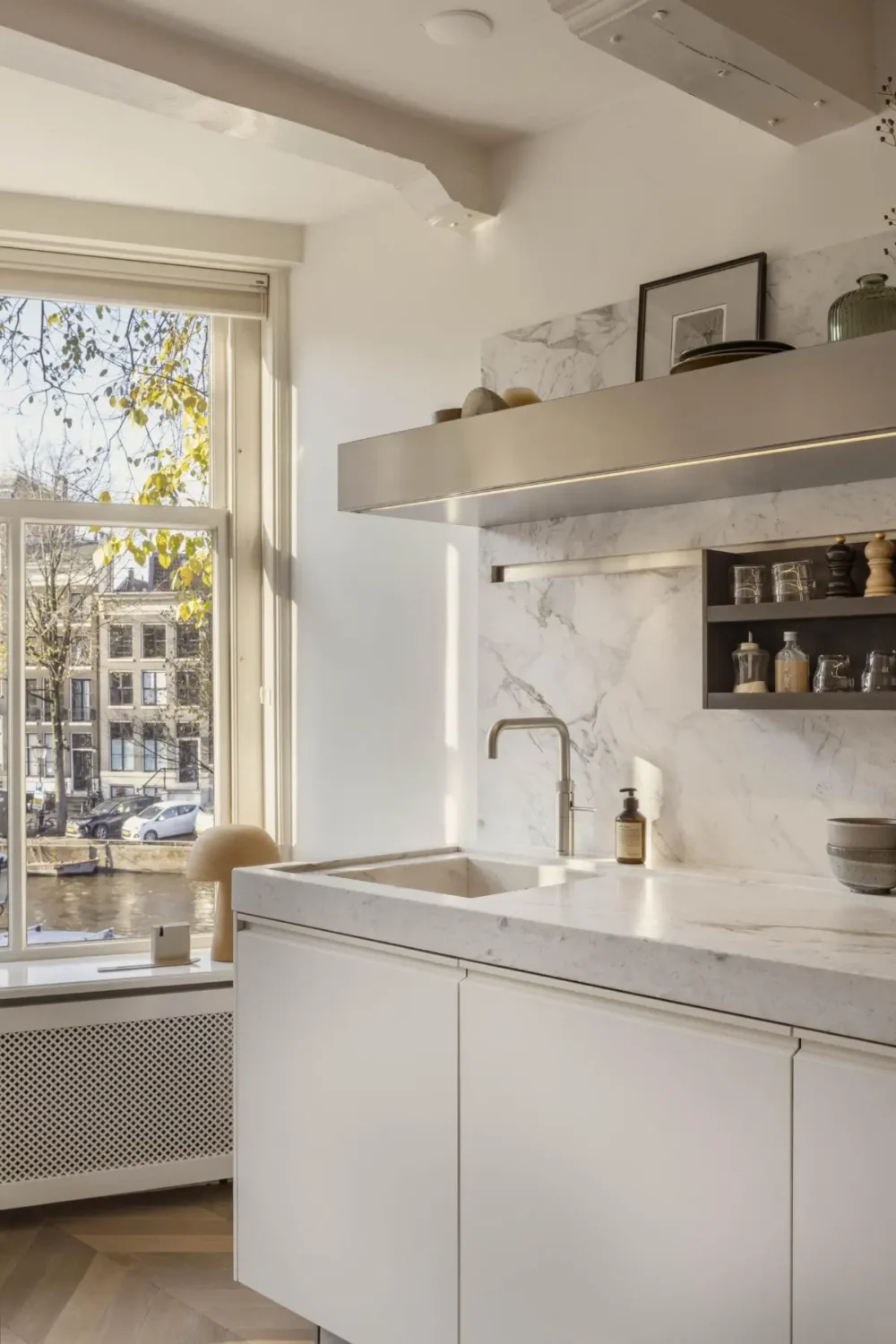 A Small, Elegant Apartment in a 19th-Century Amsterdam Canal House ...