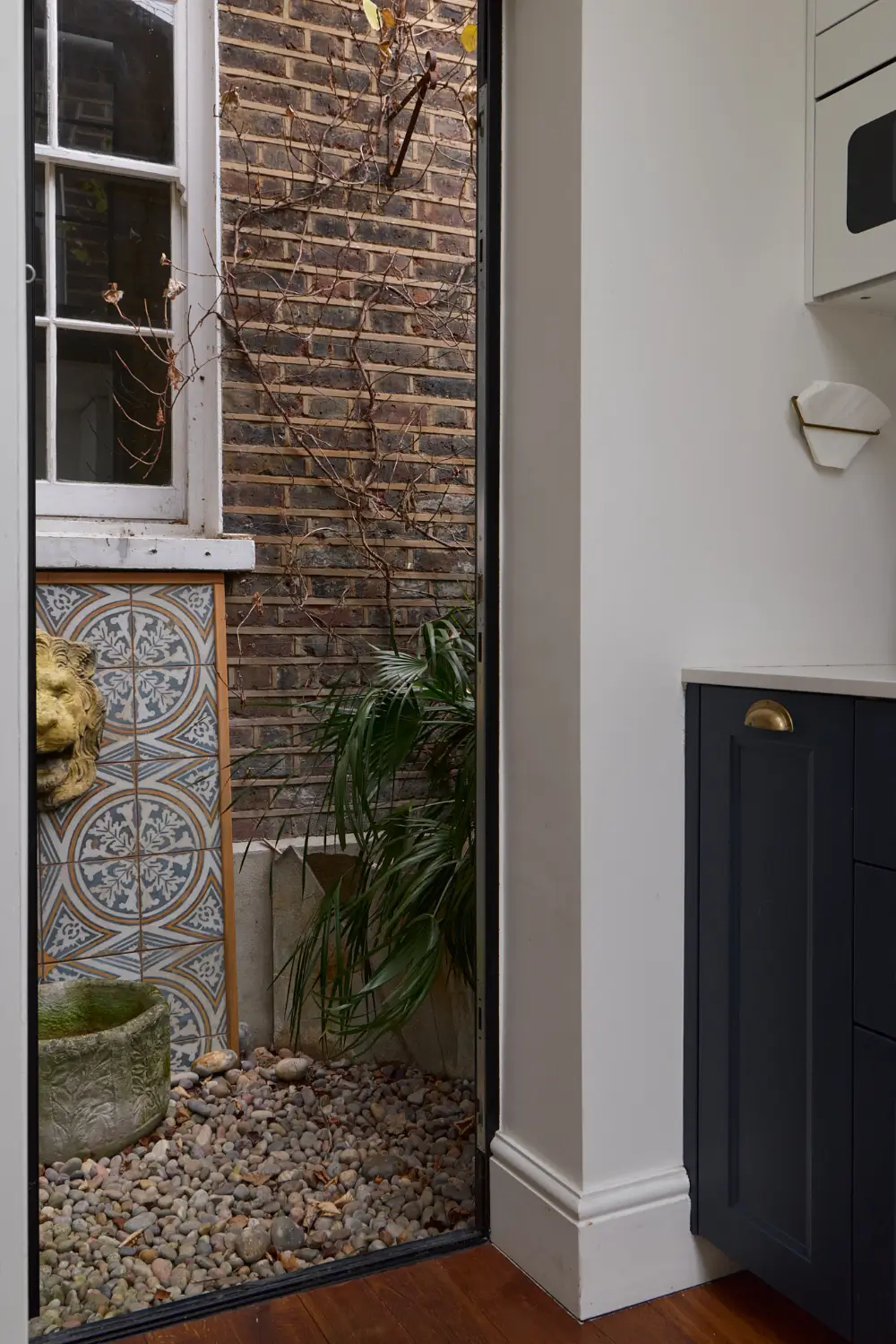 A Crittal-Style Glazed Extension for a Ground Floor Victorian Apartment ...
